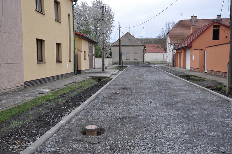 Rekonstrukce ulic Na Růžku, Ke Hřišti, U Sluh - Obec Veleň, velen, mirovice